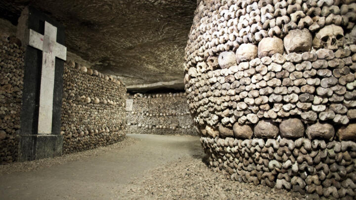 Les catacombes: parler d'un lieu et de son histoire - Français Facile - RFI