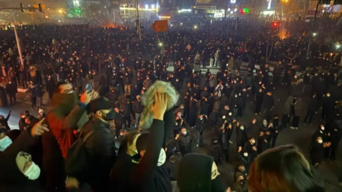 Iran: la révolte / États-Unis: menaces contre la Fed / Un chercheur ...