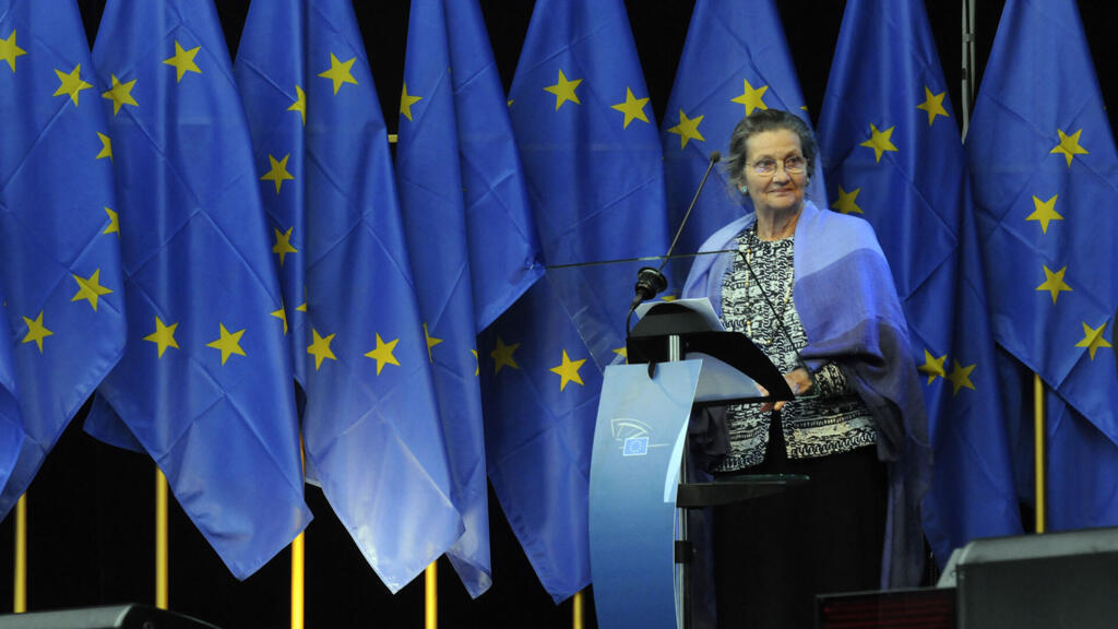 Simone Veil, une grande dame de la vie politique française - Français ...