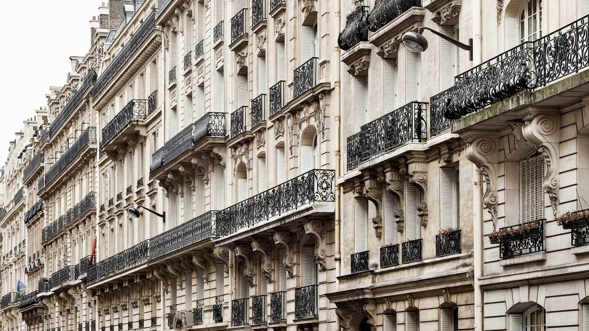 Dans un immeuble haussmannien: visiter un appartement