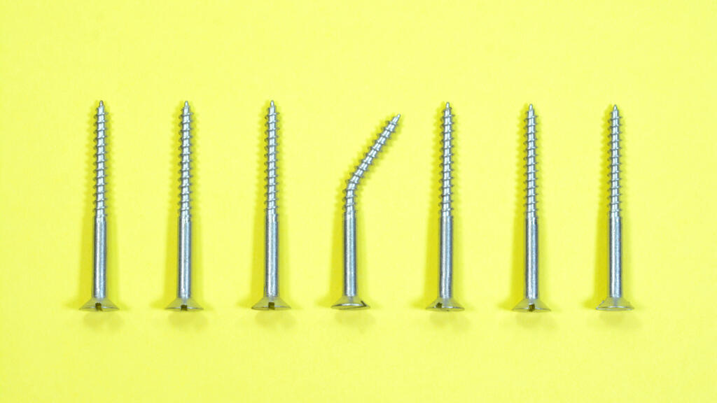 Serrer la vis, être cloué au sol, rester dans les clous... - Français ...