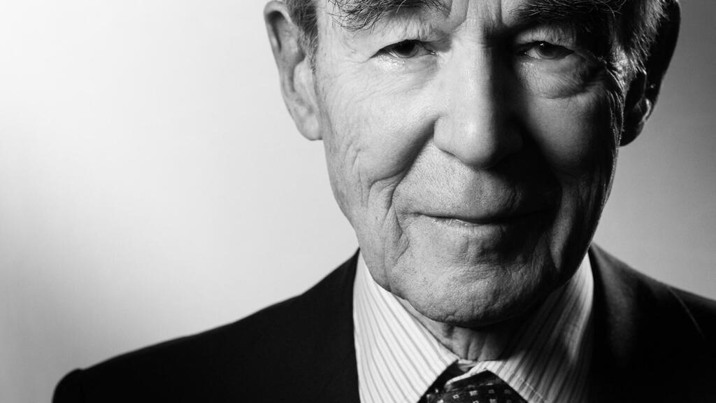 France : hommage national à Robert Badinter - Français Facile - RFI