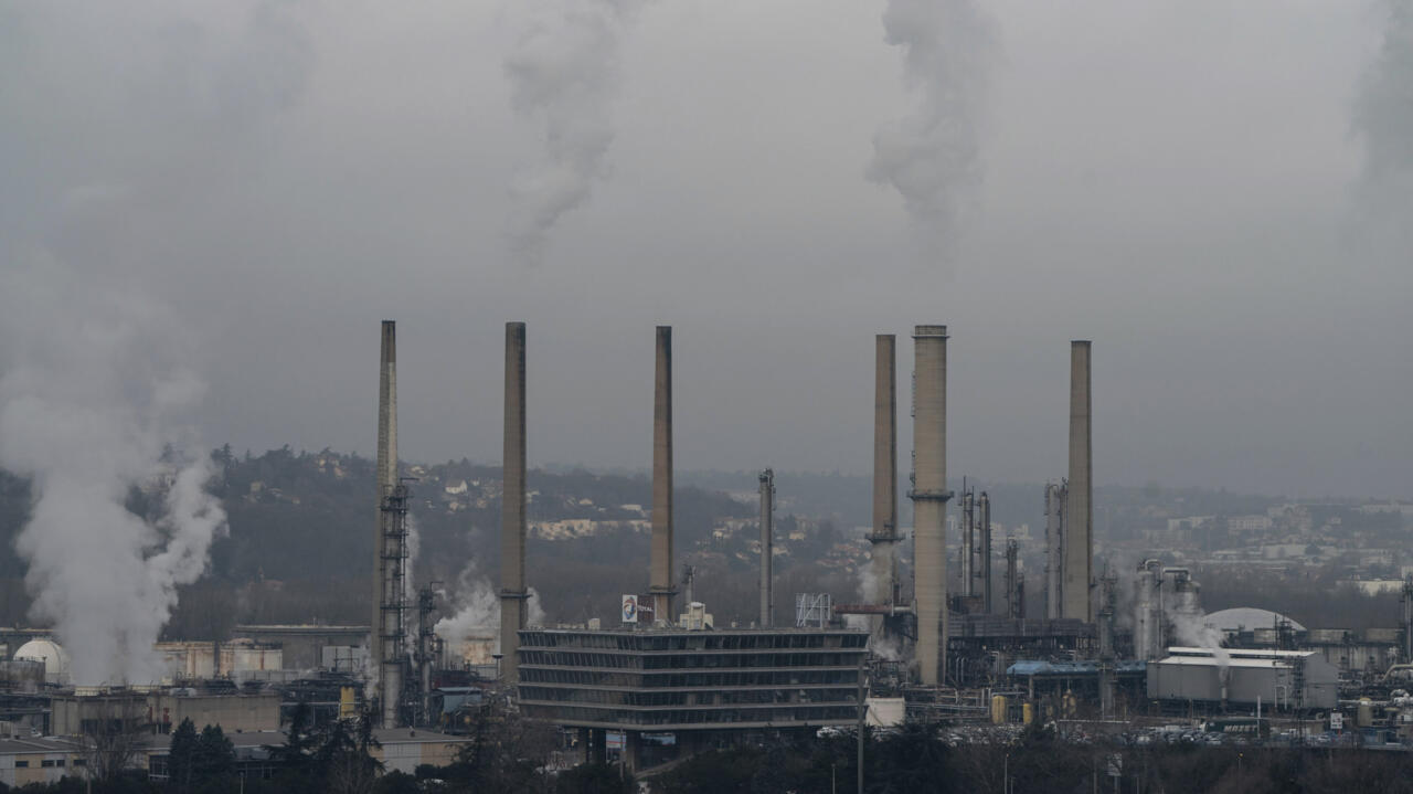 Raffinerie - Les mots de l'actualité - Français Facile - RFI